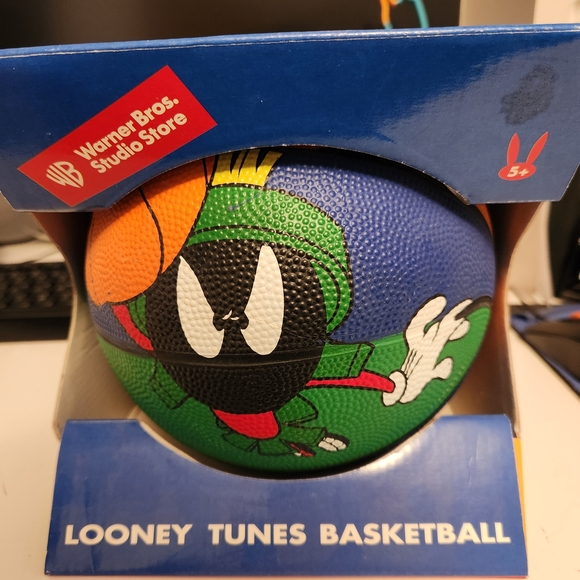 Warner Bros. | Toys | Looney Tunes Basketball With Marvin The Martian ...